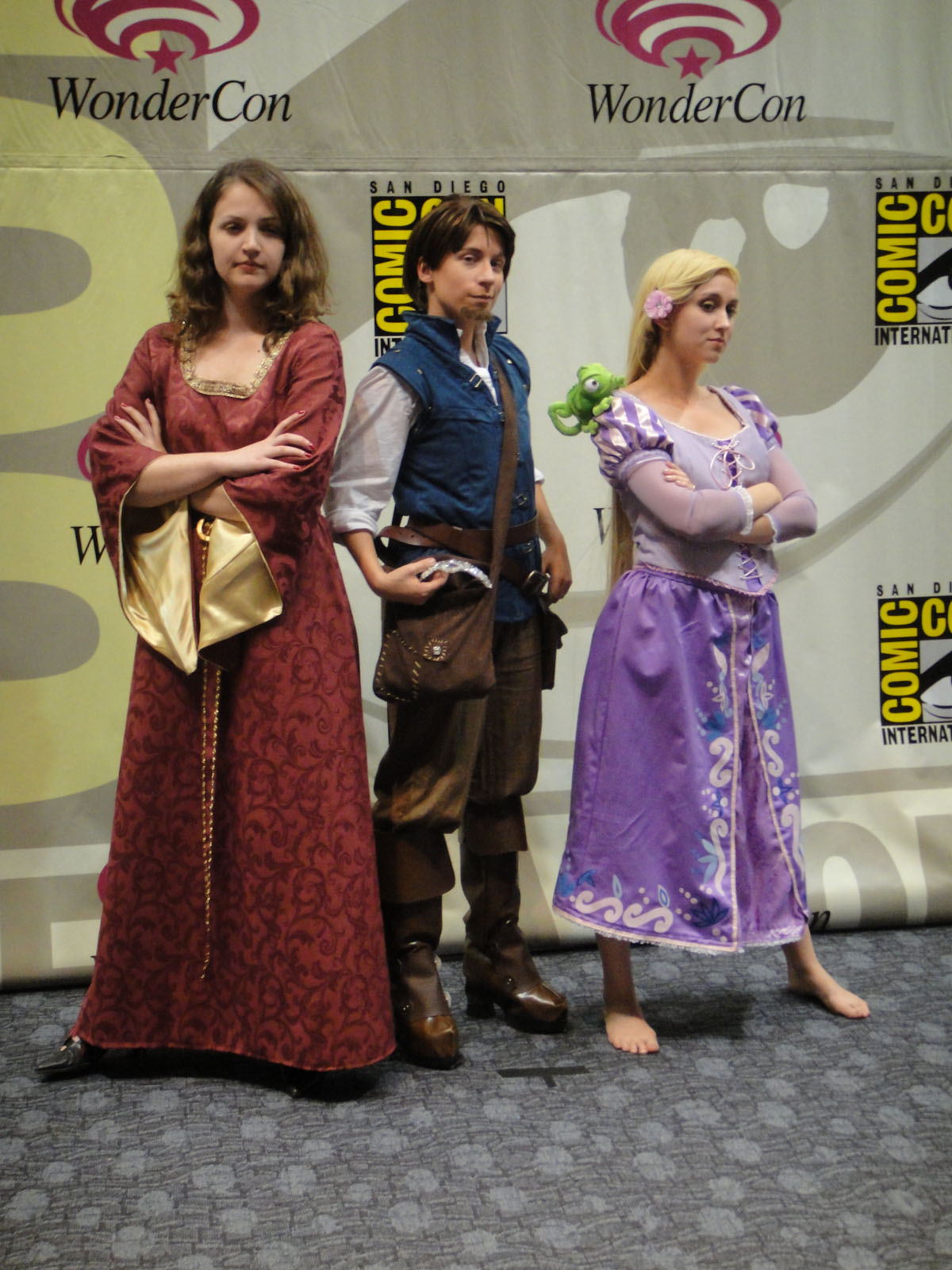 Archivo Wondercon 2011 Masquerade Mother Gothel Flynn Rider And