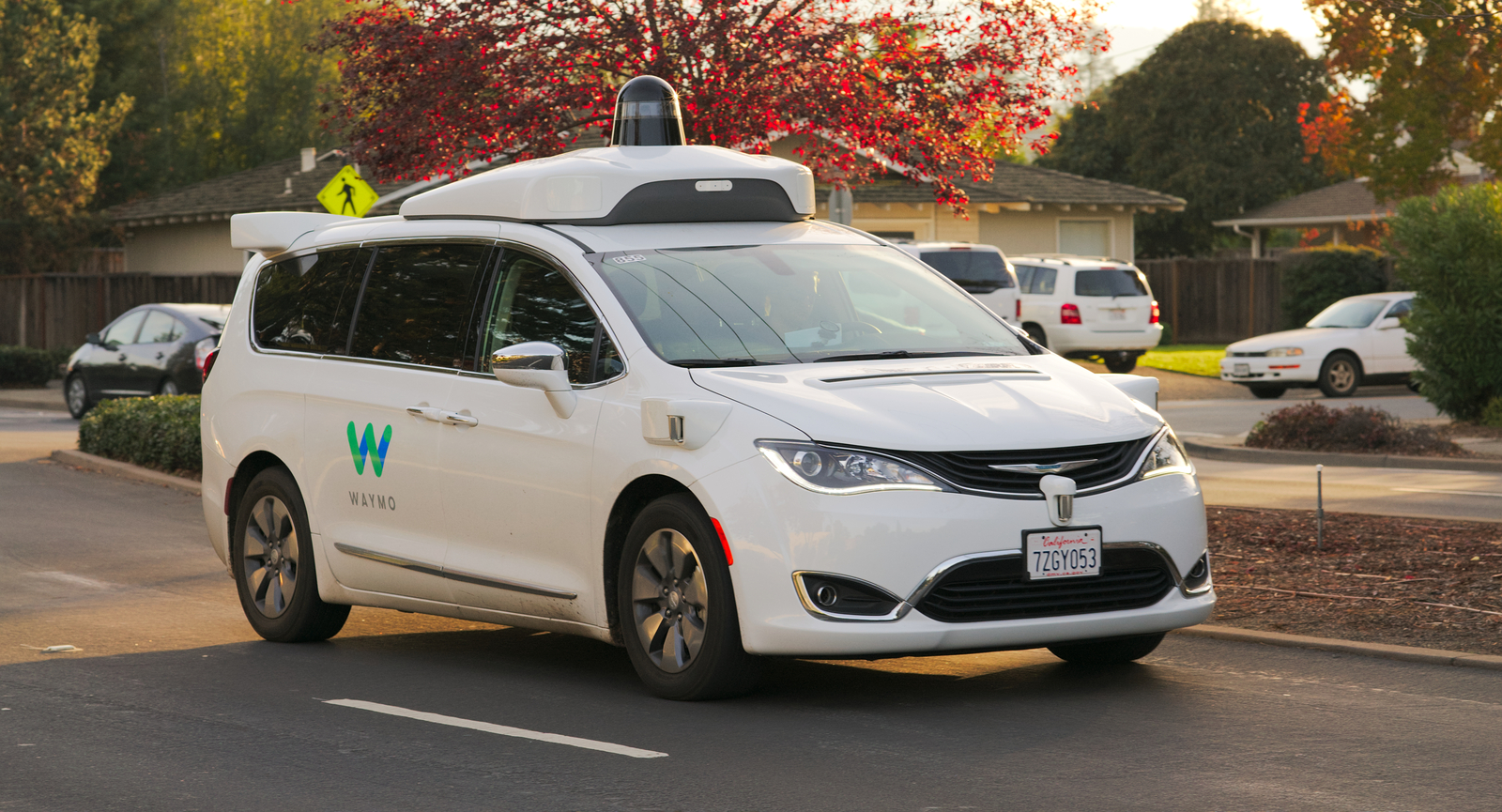 Archivo: Waymo Chrysler Pacifica in Los Altos, 2017