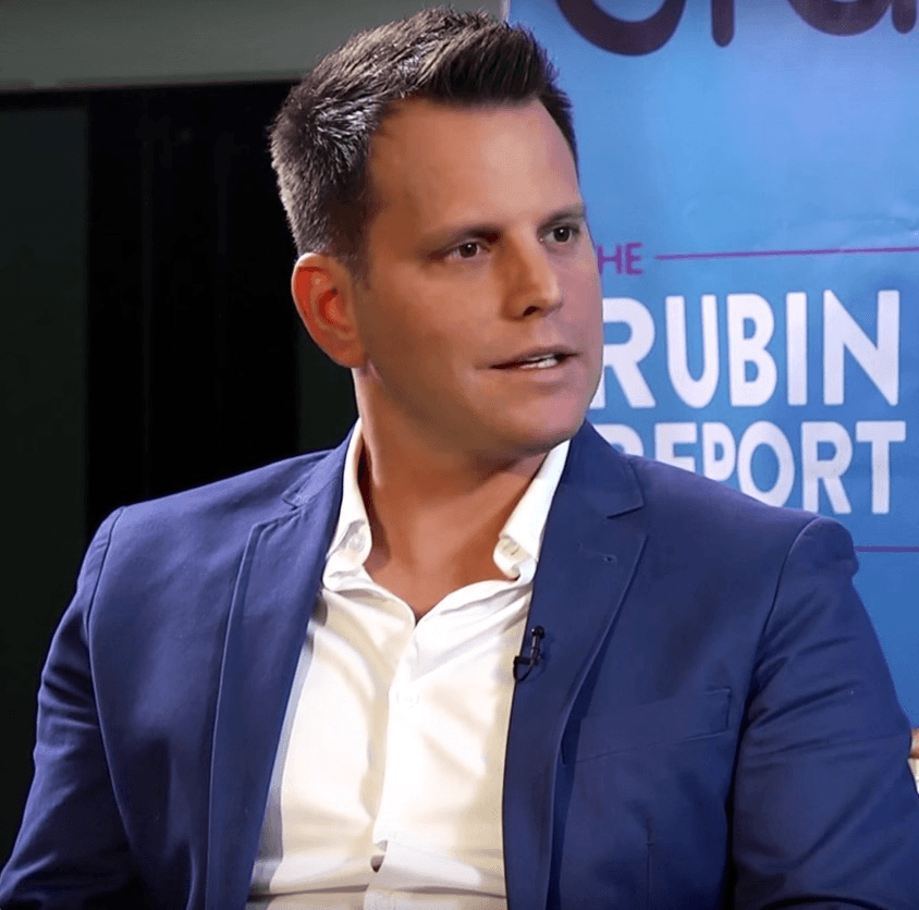 Archivo: Dave Rubin during a live Rubin Report taping at Politicon in Los Angeles, October 2015.