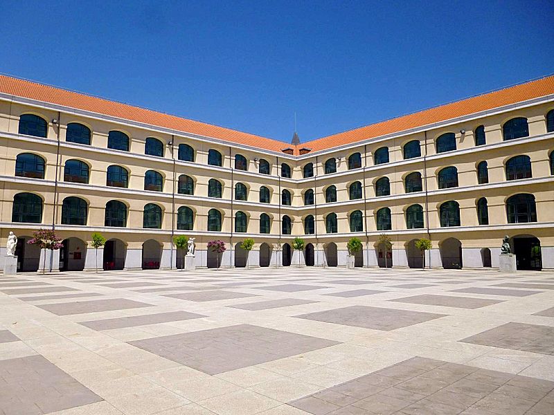 Archivo: Leganés - Universidad Carlos III, Edificio Sabatini 04