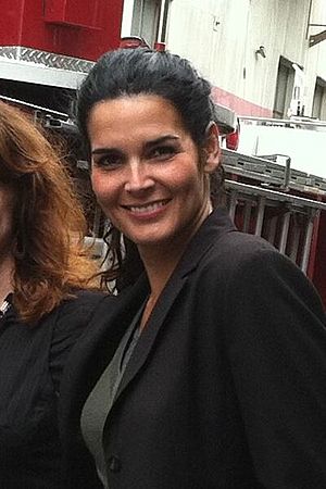 Angie Harmon para Niños