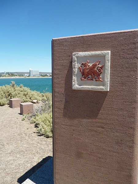 Archivo: Monumento al desembarco galés, Punta Cuevas, Y Wladfa 03