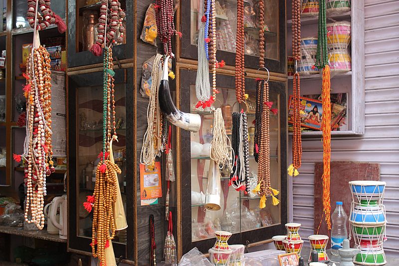 Archivo: Different types of Japa mala (prayer beads) selling in ...