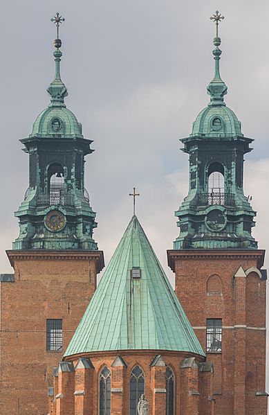 Archivo: Catedral de Gniezno, Polonia, 2012-04-05, DD 53 Archivo: Catedral de Gniezno, Polonia, 2012-04-05, DD 53