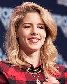 Emily Bett Rickards para Niños